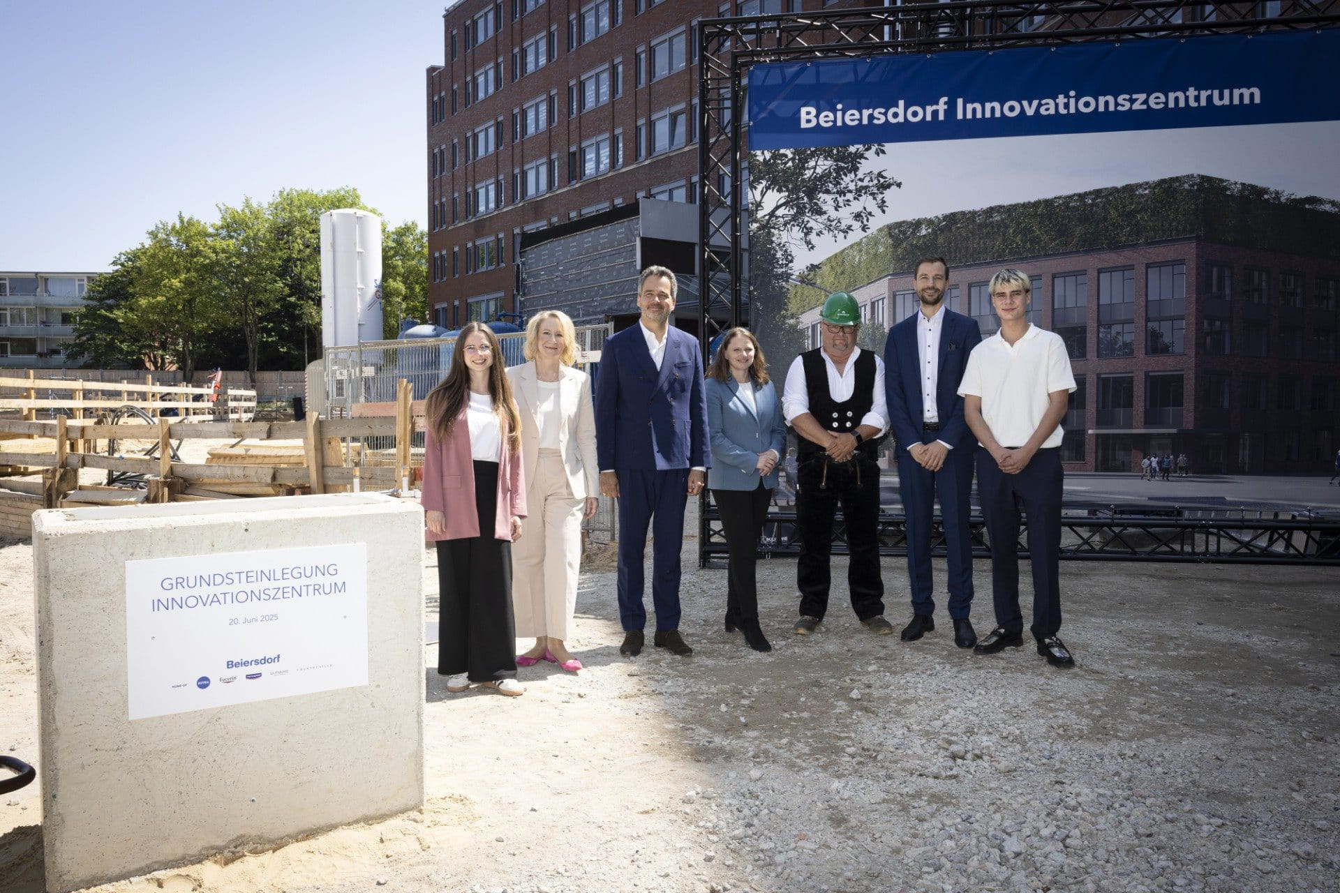 Beiersdorf legt Grundstein für Innovationszentrum in Hamburg und ...